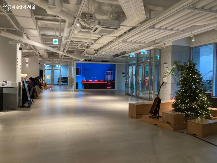 나이·경력·장르 불문, 예술을 사랑하는 모두 환영! 청년예술청 > 내 손안에 서울 > 서울이야기 > 시민소통 > 정보소통광장